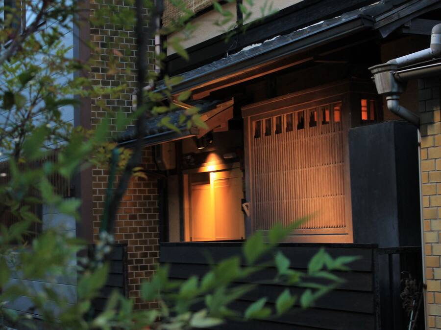 Fachada do alojamento (tarde/noite)