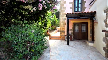 Quarto casal ou duplo standard | Frigobar, escrivaninha, berços grátis, Wi-Fi de cortesia