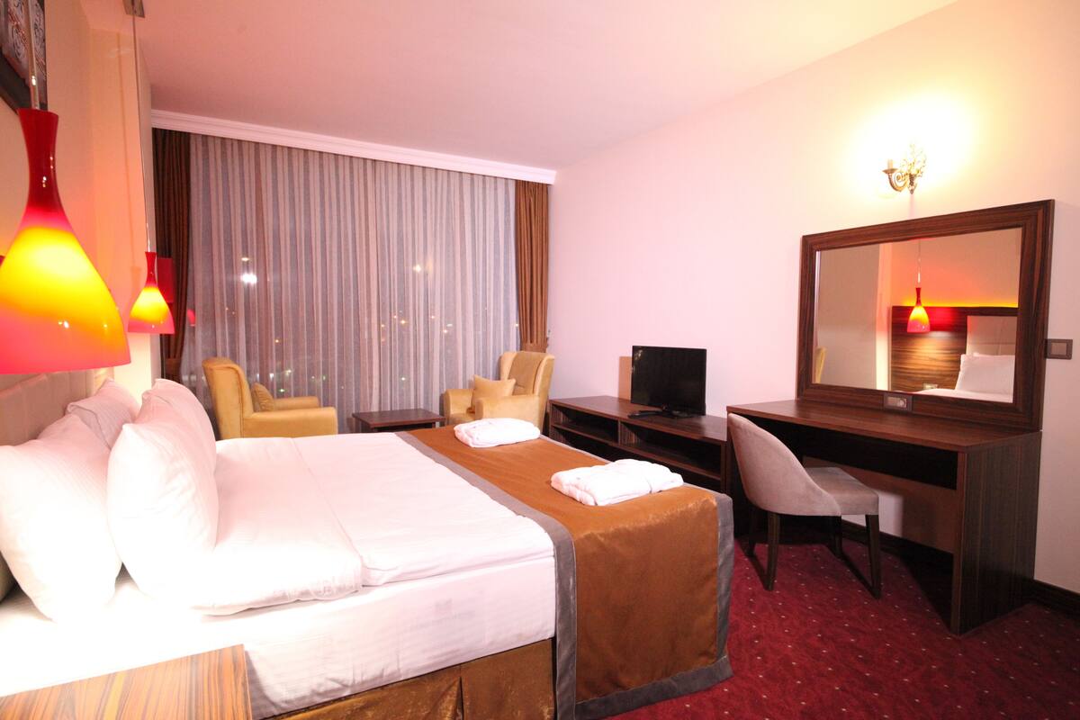 Suite, banheira de hidromassagem | Vista do quarto