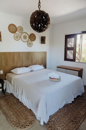 Quarto casal luxo, 1 cama Queen | Frigobar, Wi-Fi de cortesia
