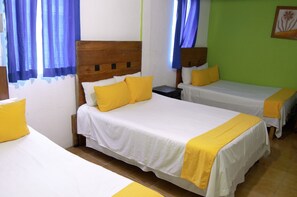 Quarto triplo | 1 quarto, frigobar, ferros/tábuas de passar roupa, Wi-Fi de cortesia