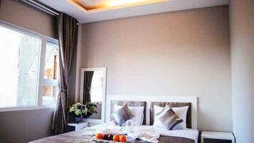 Quarto Superior, vista para o mar | Minibar, secretária, ferro/tábua de engomar, Wi-fi grátis