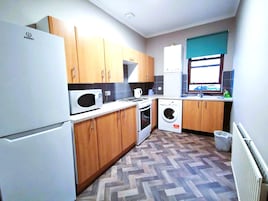 Apartamento, 2 quartos | Escrivaninha, ferros/tábuas de passar roupa, Wi-Fi de cortesia