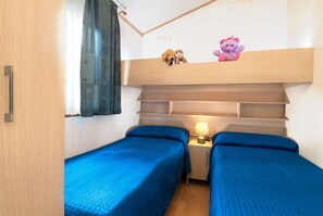 Trailer, 2 quartos (Happy Holiday Home 2B) | 2 quartos, cortinas blackout, Wi-Fi de cortesia