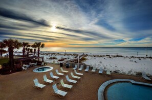 Condo, 2 quartos | Praia | Na praia 