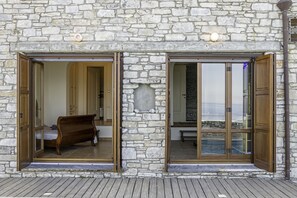 Apartamento, acesso à piscina, no piso térreo | Roupas de cama premium, ferros/tábuas de passar roupa, Wi-Fi de cortesia