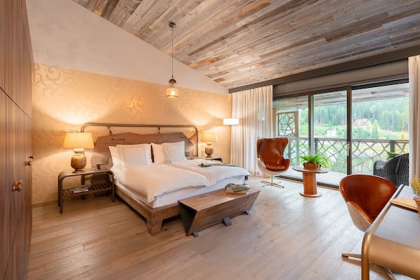 Quarto casal panorâmico, sacada | 2 quartos, roupas de cama antialérgicas, frigobar, cofres nos quartos