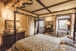 Quarto casal luxo, vista para o jardim | 13 quartos, frigobar, cofres nos quartos, escrivaninha