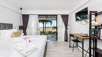 Superior Double Room Sea View | Roupa de alta qualidade, edredões de penas, minibar, cofre no quarto
