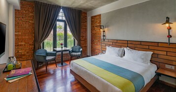 Quarto luxo, 1 cama King, para não fumantes, banheira | Frigobar, cofres nos quartos, escrivaninha