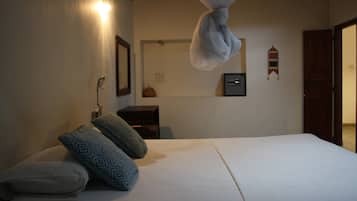 Villa Familiar, 2 quartos, acesso à piscina, junto à praia | 2 quartos, cofre no quarto, Wi-fi grátis, roupa de cama fornecida