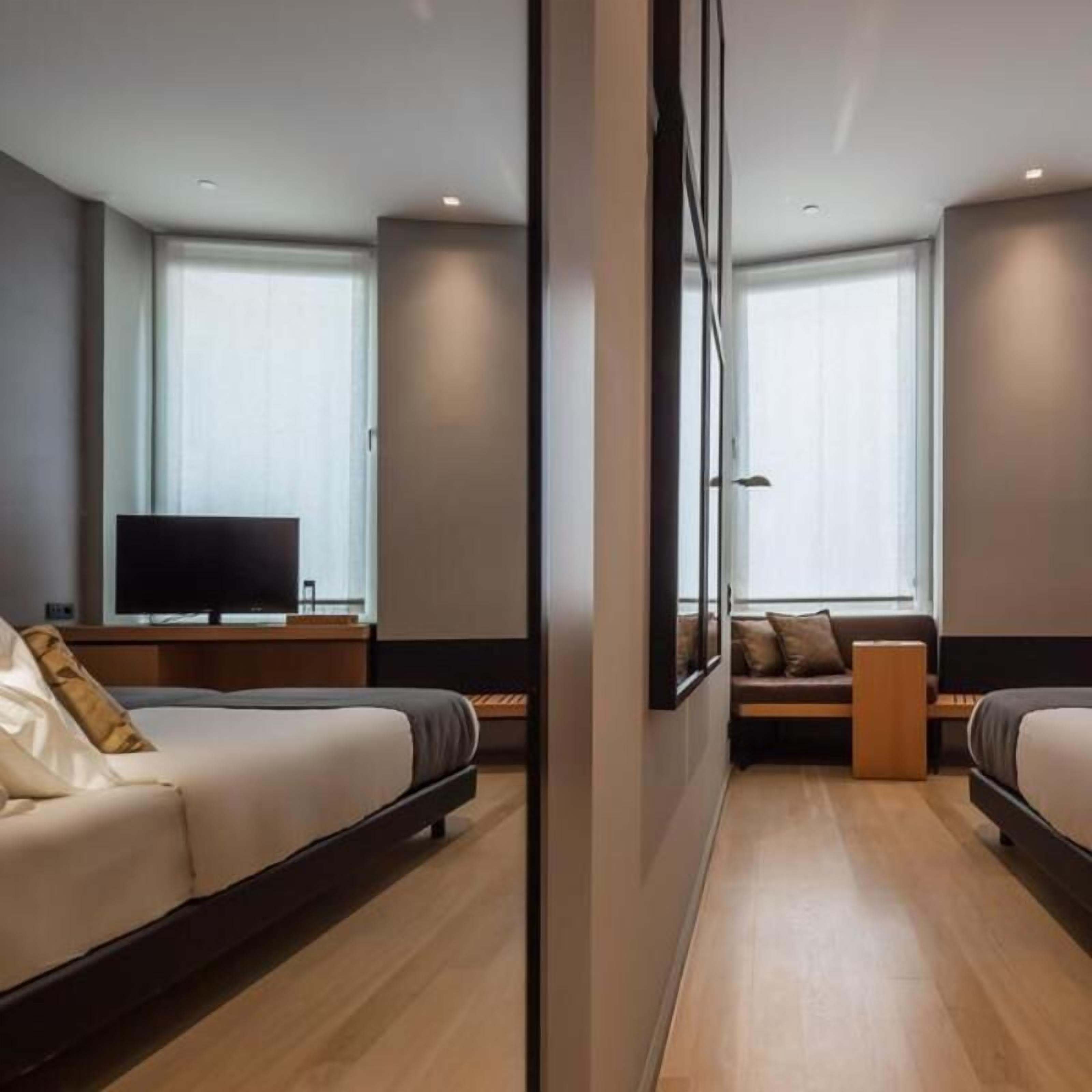 Frigobar, cofres nos quartos, cortinas blackout