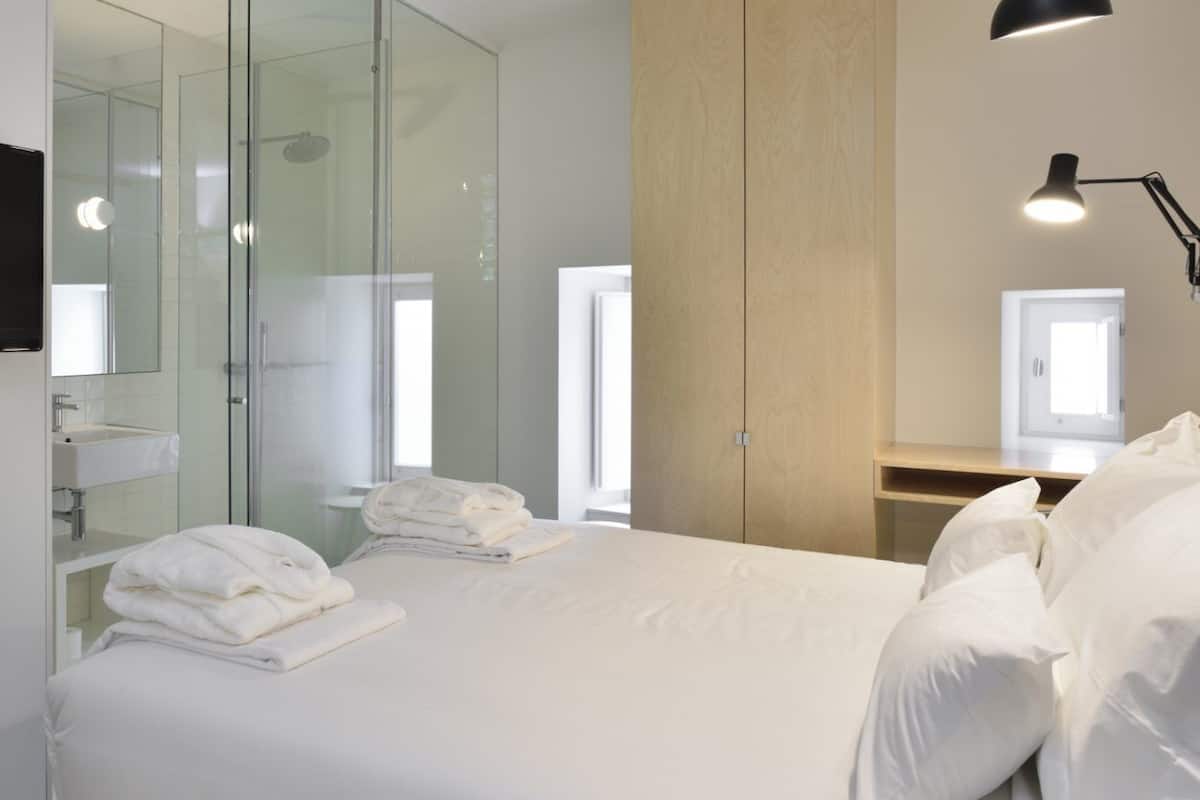 1 quarto, minibar, secretária, quartos insonorizados