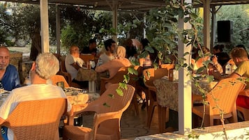 Pequenos-almoços, almoços, jantares servidos, cozinha turca