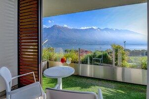 Suíte, terraço, vista para o lago | Sacada