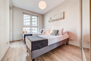 Apartamento conforto, 1 quarto, acessível, vista para o pátio | 1 quarto, roupas de cama premium, ferros/tábuas de passar roupa