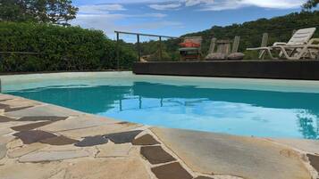 Piscina exterior, da(s) 09:00 à(s) 21:00, espreguiçadeiras