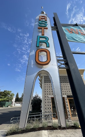 The Astro, Santa Rosa: Room, Prices & Reviews | Travelocity