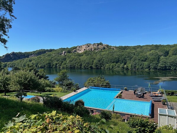 Piscina externa sazonal