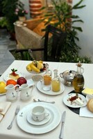 Pequenos-almoços, almoços, jantares servidos, cozinha espanhola 