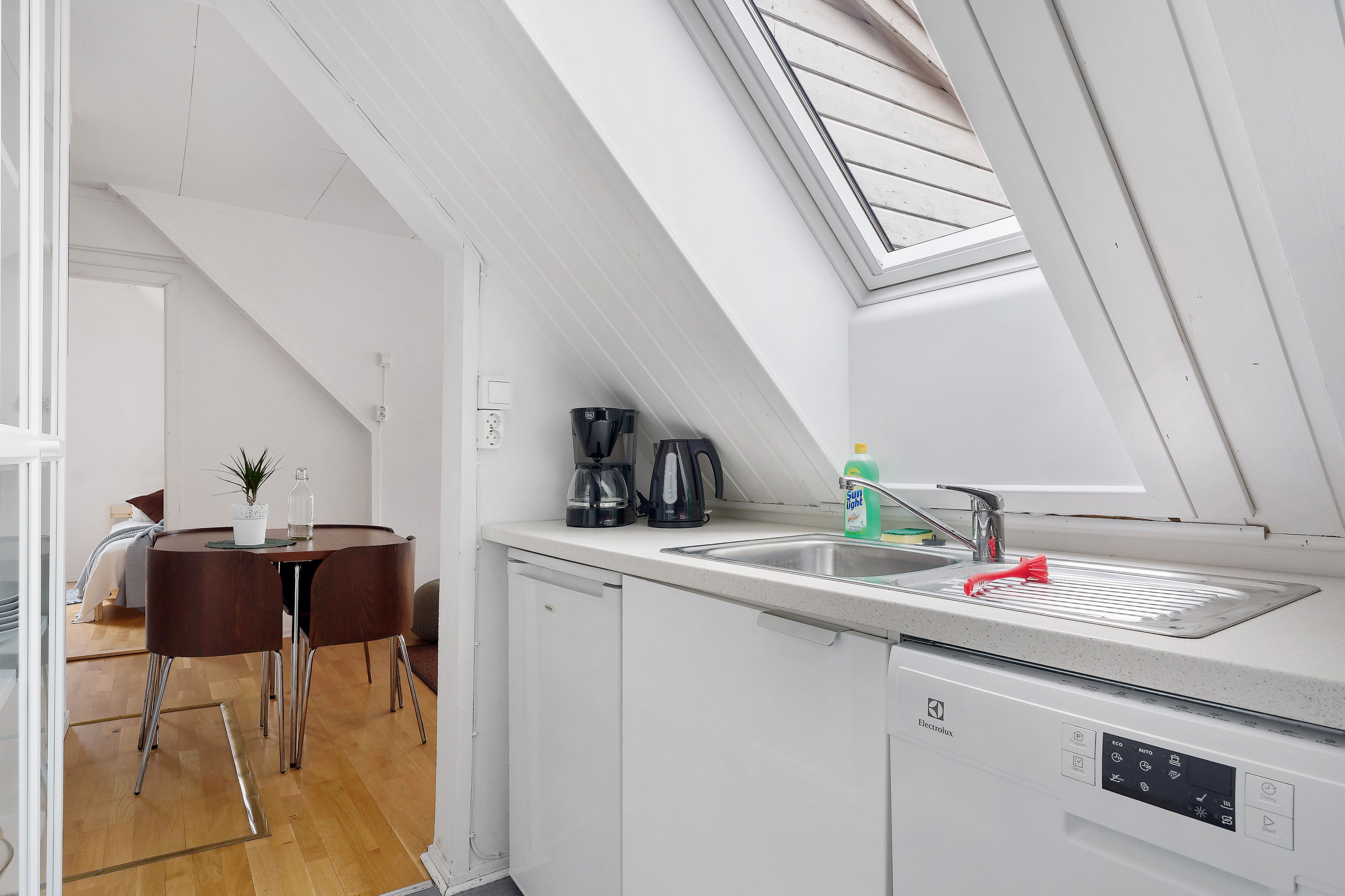 Apartamento elite, 2 quartos, vista para a cidade | Cozinha privada | Cafeteira/chaleira, geladeira, fogão, cooktop