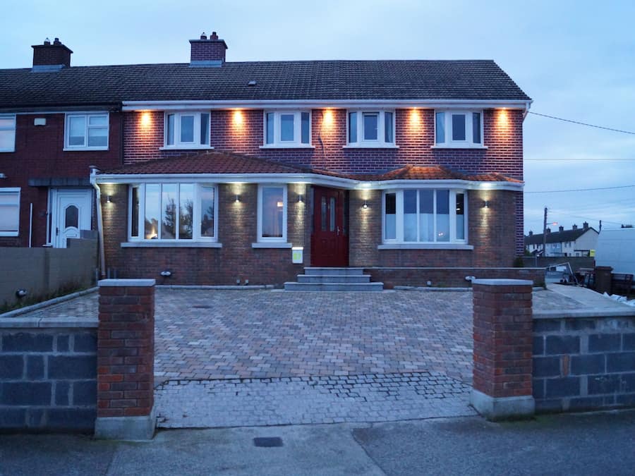 Fachada do alojamento (tarde/noite)