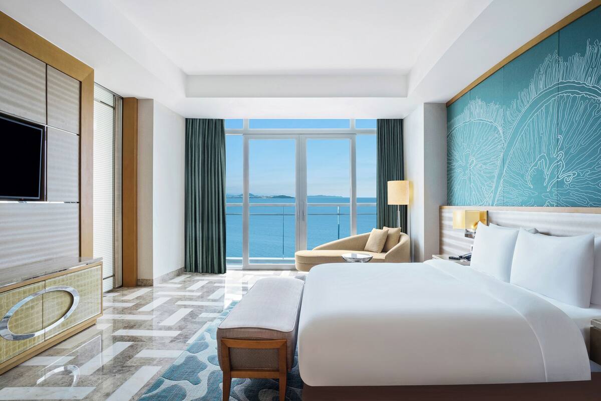 Suite, vista para o oceano (Ambassador) | Roupa de alta qualidade, minibar grátis, cofre no quarto, secretária 