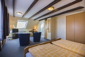 Quarto Duplo (Large) | Minibar, cofre no quarto, secretária, Wi-fi grátis 