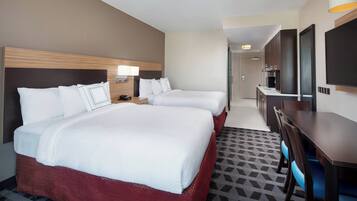 Cofre no quarto, secretária, cortinas/cortinados opacos