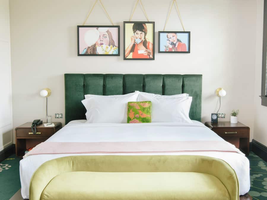 Roupas de cama premium, Wi-Fi de cortesia, roupa de cama