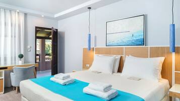 Quarto Deluxe, vista para o mar | Cofre no quarto, secretária, quartos insonorizados