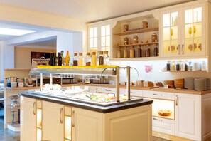 Café da manhã com buffet todos os dias mediante uma taxa