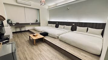 Quarto família (201) | Individualmente decorados, escrivaninha, cortinas blackout