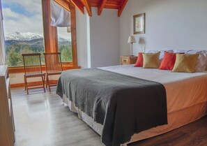 Cofre no quarto, secretária, Wi-fi grátis, roupa de cama fornecida 