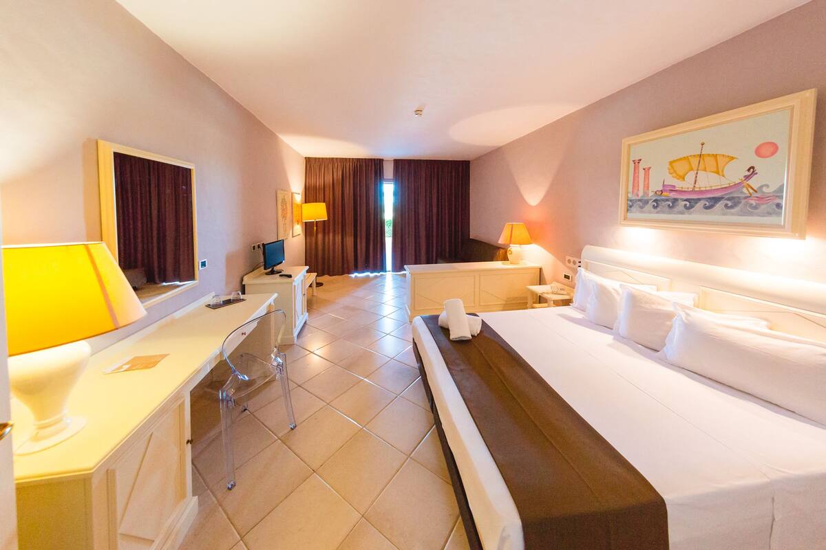 Quarto Familiar | Cofre no quarto, secretária, cortinas/cortinados opacos, Wi-fi grátis 