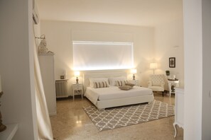 Quarto superior, sacada | Ferros/tábuas de passar roupa, Wi-Fi de cortesia