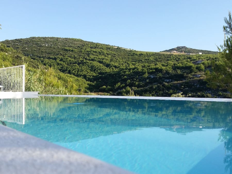 Piscina exterior, uma piscina transbordante, toldos gratuitos