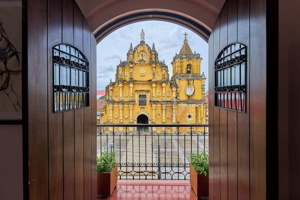 Cofres nos quartos, escrivaninha, Wi-Fi de cortesia