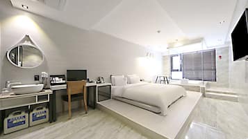 Quarto Premium (No Breakfast on Mondays) | Minibar grátis, quartos insonorizados, Wi-fi grátis