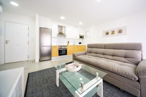 Apartamento, 1 quarto (Bajo A) | Sala | TV de ecrã plano 