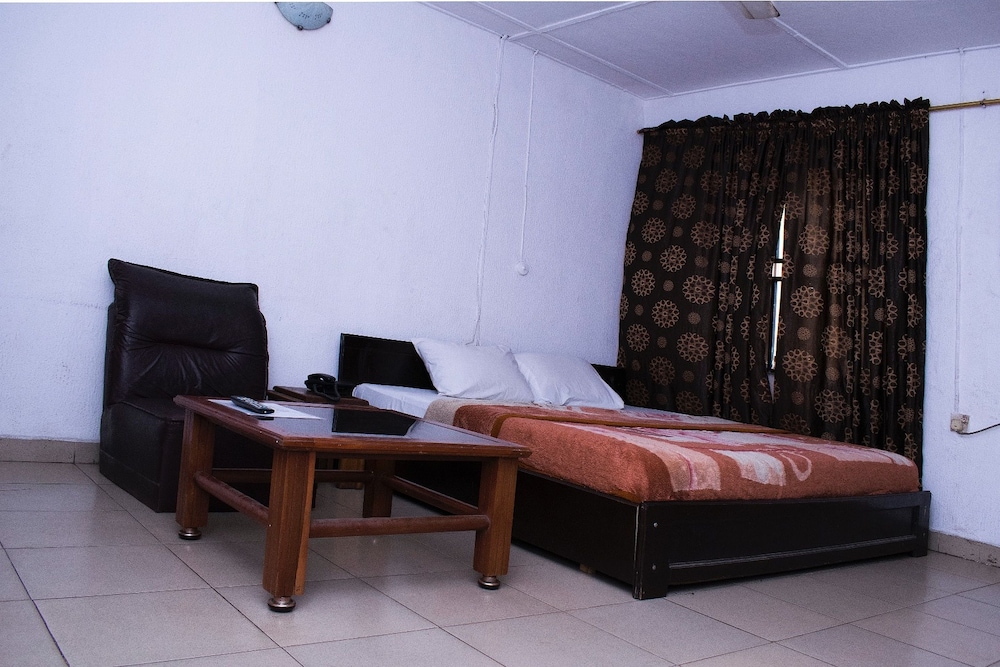 Day By Day Hotel - Lagos