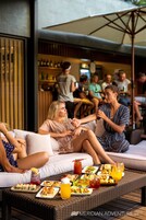 Bar junto à piscina