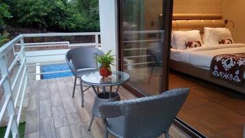 Suite, fumadores, vista para a piscina | Vista do quarto