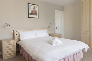 Apartamento, 2 quartos | 2 quartos, ferros/tábuas de passar roupa, Wi-Fi de cortesia