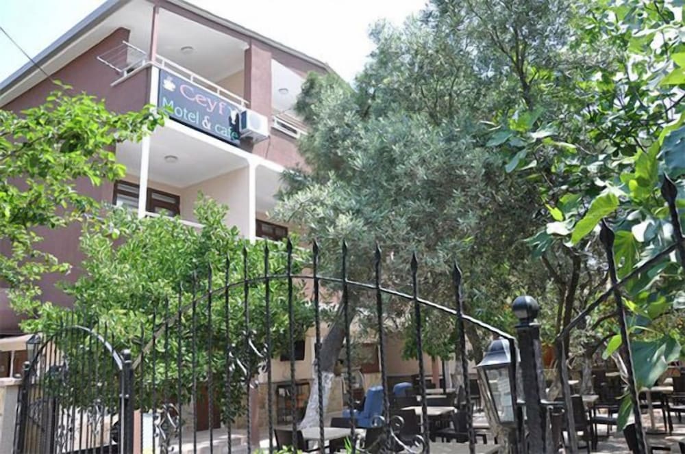 Ceyf Motel - Avşa Island
