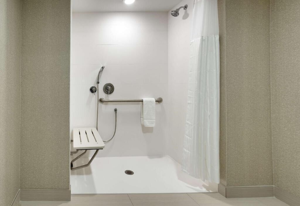 Casa de banho | Artigos de higiene pessoal grátis, um secador de cabelo, roupões 