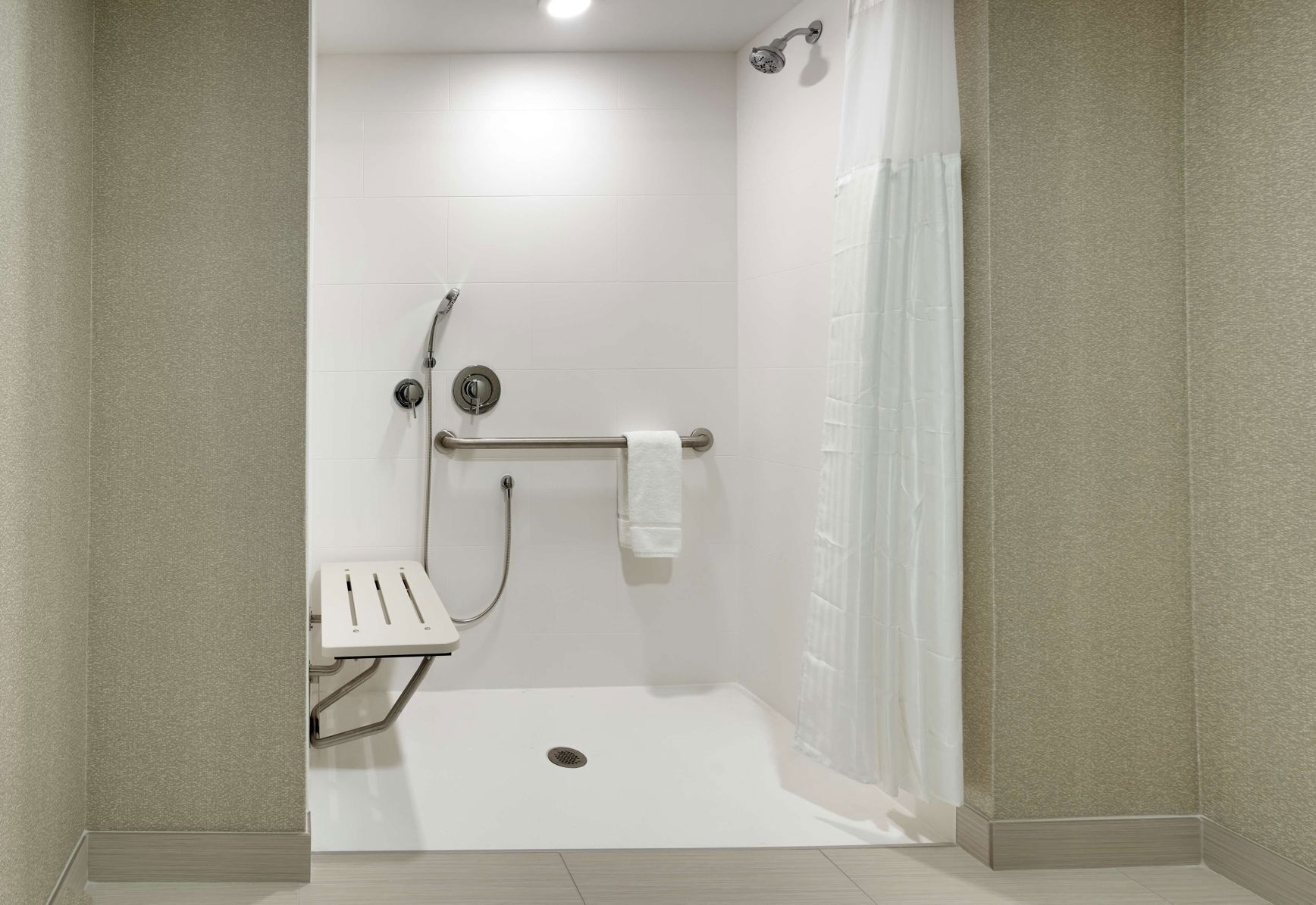 Casa de banho | Artigos de higiene pessoal grátis, um secador de cabelo, roupões 