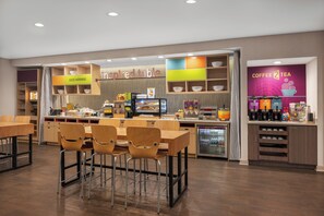 Café da manhã com buffet grátis todos os dias