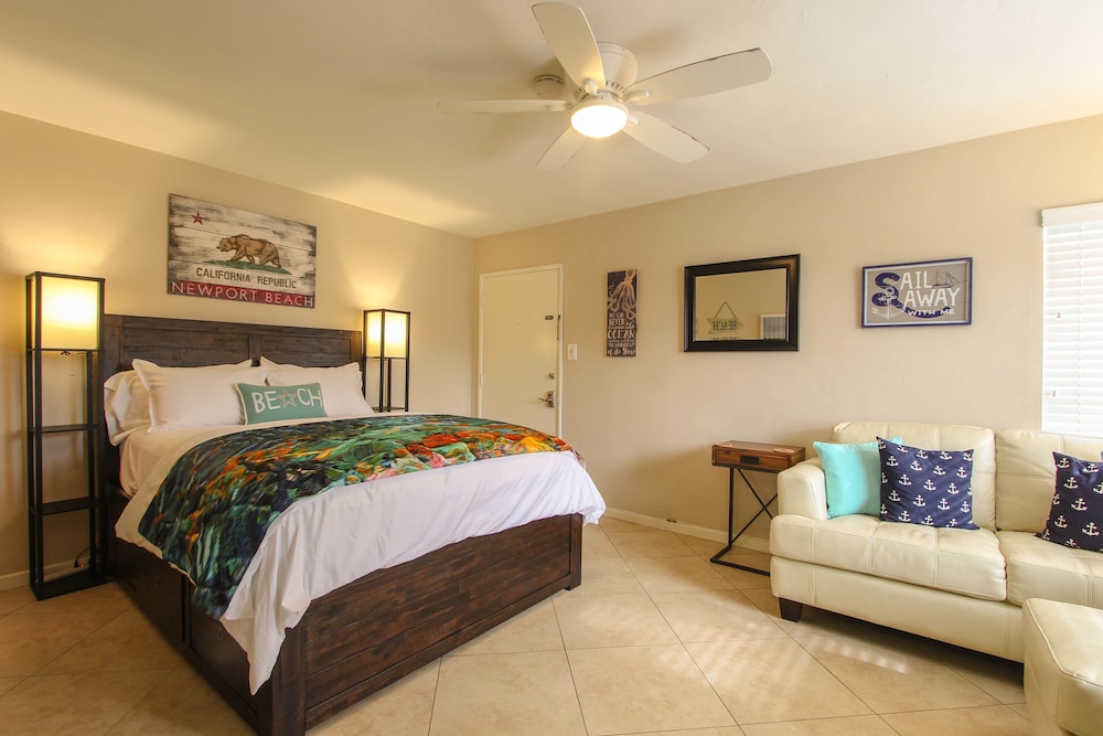 "Balboa Beach Escape" Steps To Beach And Bay A/c + Garage Parking - Crescent Bay Beach, CA