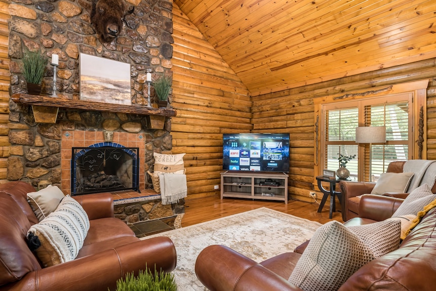 Close To Louisville,hot Tub,fire Pit,game Room, And 4 Bedrooms 3 Baths - Indiana (State)